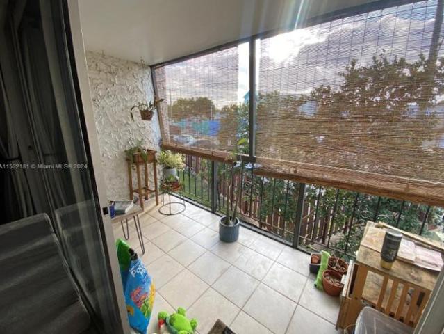 8701 SW 141st St #J6, Palmetto Bay, FL 33176