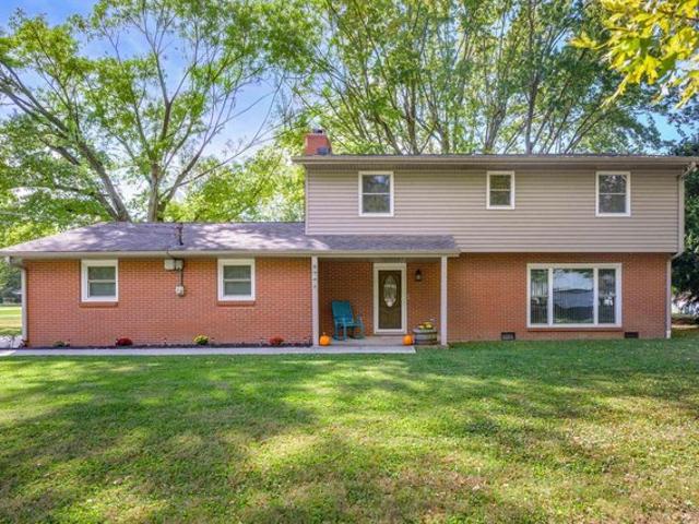 8701 W Tulip Tree Dr, Muncie, IN 47304