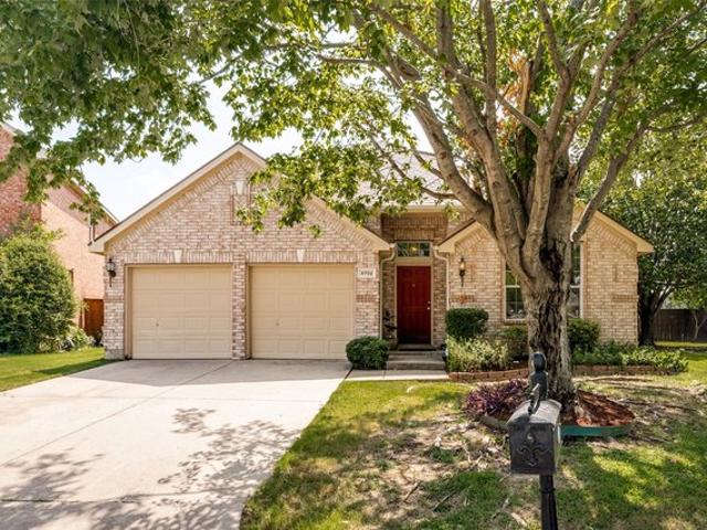8702 Nairn St, Rowlett, TX 75089