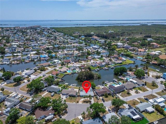 8702 Driftwood Dr, Tampa, FL 33615