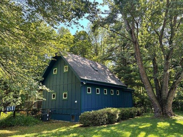 8702 Elm Valley Rd, Union Pier, MI 49129