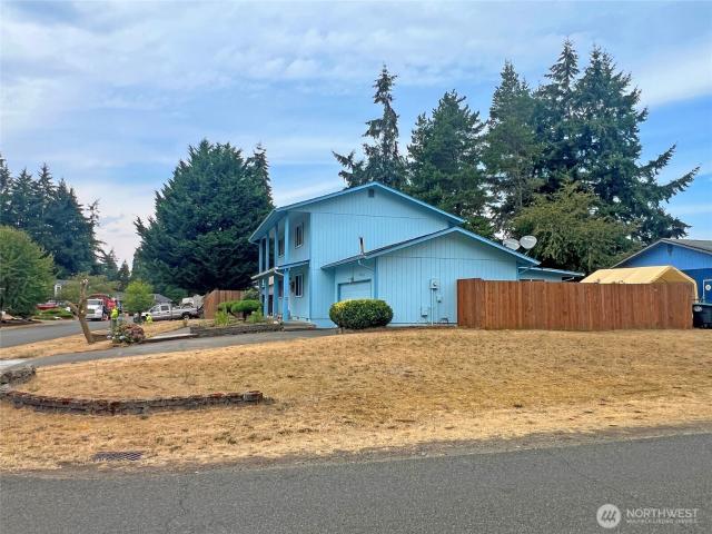 8703 Hawks Glen Loop SE
