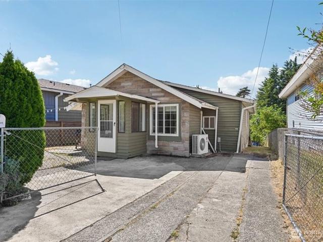 8703 16th Ave SW, Seattle, WA 98106