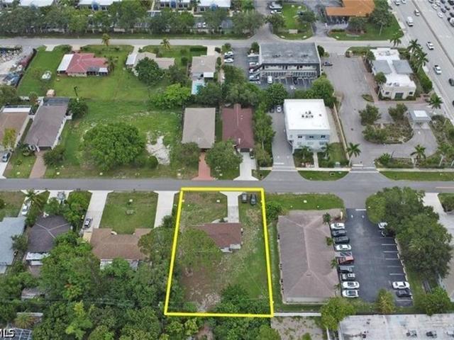 870 109th Ave N, Naples, FL 34108