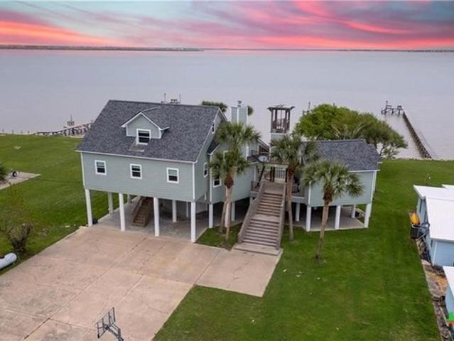 870 County Road 307, Port Lavaca, TX 77979