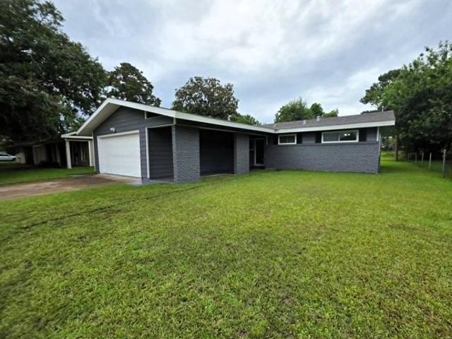 870 Carolina Dr, Bridge City, TX 77611