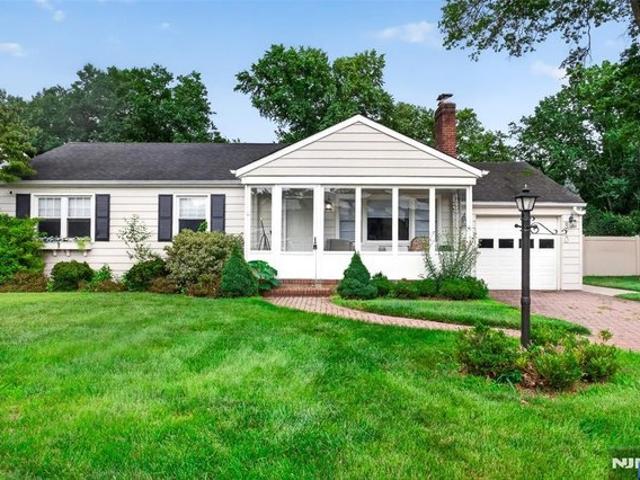 870 Crescent Dr, Rahway, NJ 07065