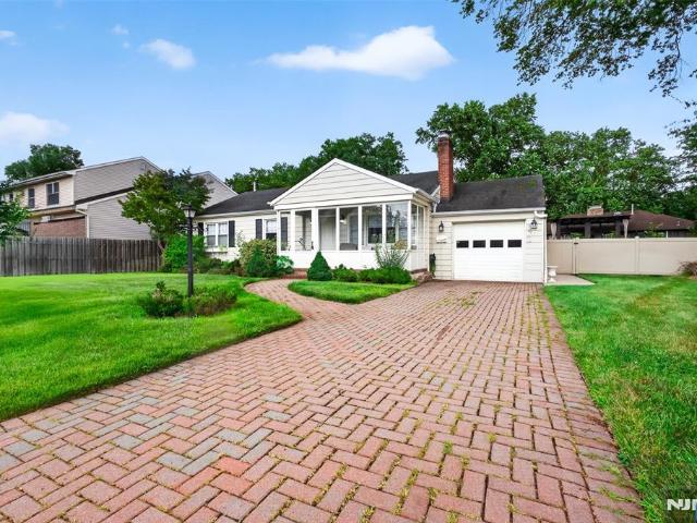 870 Crescent Drive