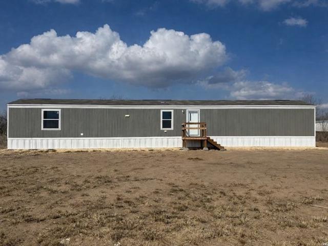 870 Ave J, Christine, TX 78012