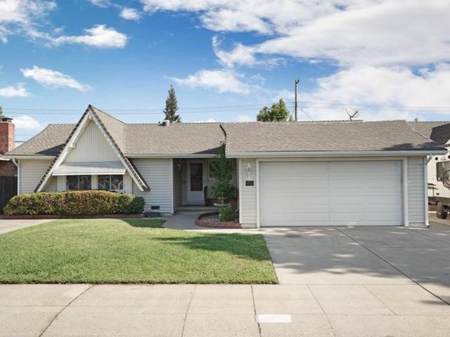 870 Bel Air Ct, Lodi, CA 95240