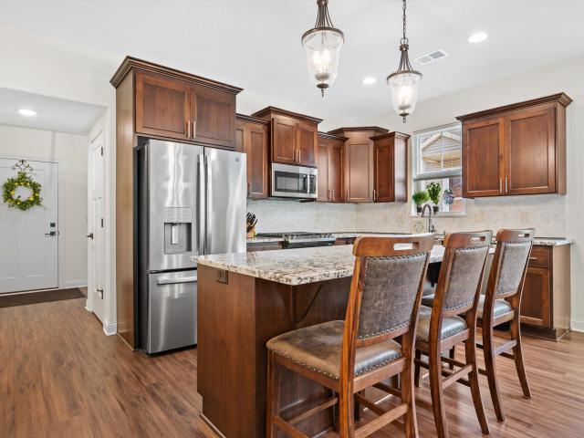 870 Bridlewood Dr