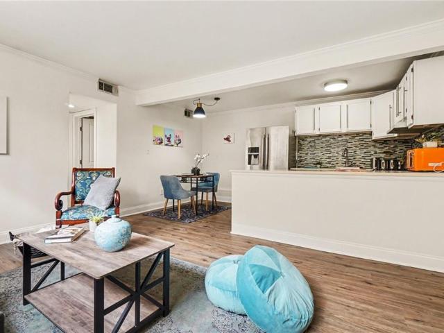 870 Glendale Terrace NE 11