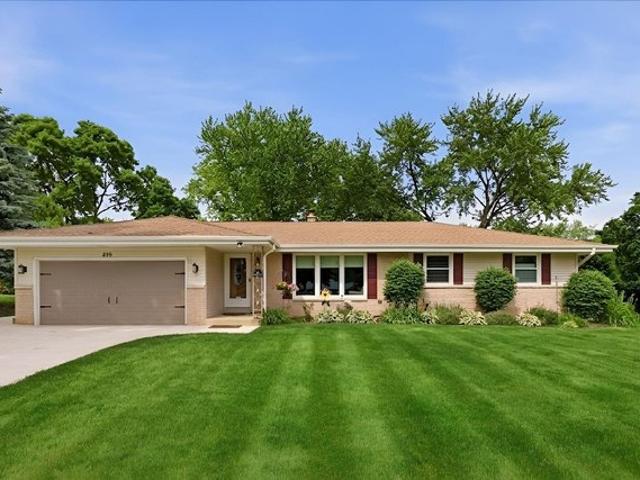 870 Dona Vista Dr, Brookfield, WI 53186