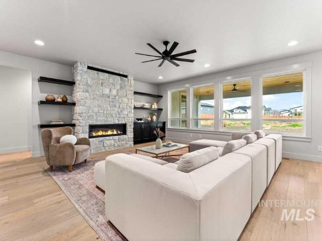 870 N Creekwater Lot 6 Block 5