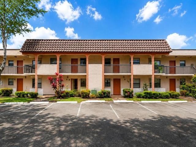 870 NE 207th Ter Unit 204 9, Miami, FL 33179