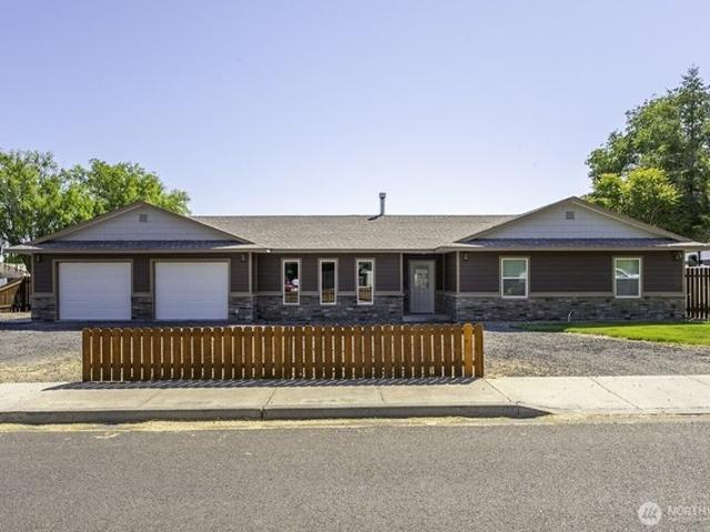 870 NW C St, Ephrata, WA 98823