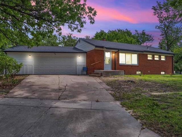 870 S Watson Ln, Wichita, KS 67207