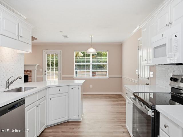 870 Redwood Cove