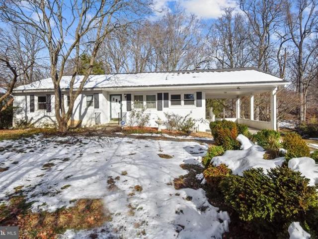 8714 Duvall St, Fairfax, VA 22031