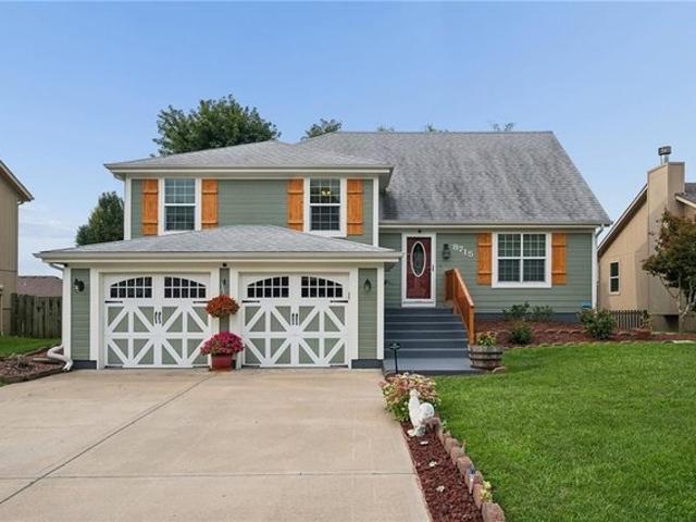 8715 NE 116th St, Kansas City, MO 64157
