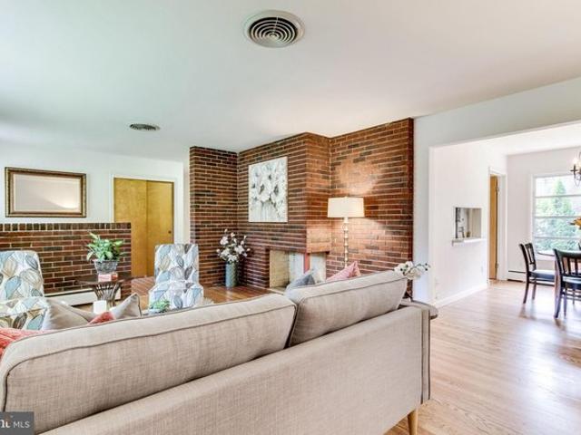 8715 Cherry Dr, Fairfax, VA 22031
