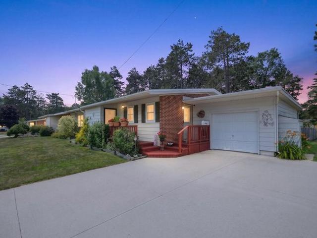 8715 Pennsylvania Ave, Oscoda, MI 48750