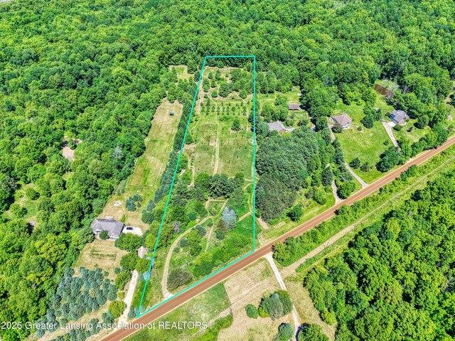 8716 Warner Rd, Haslett, MI 48840
