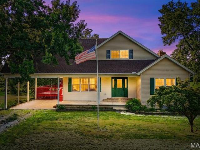 8718 D Rd, Waterloo, IL 62298