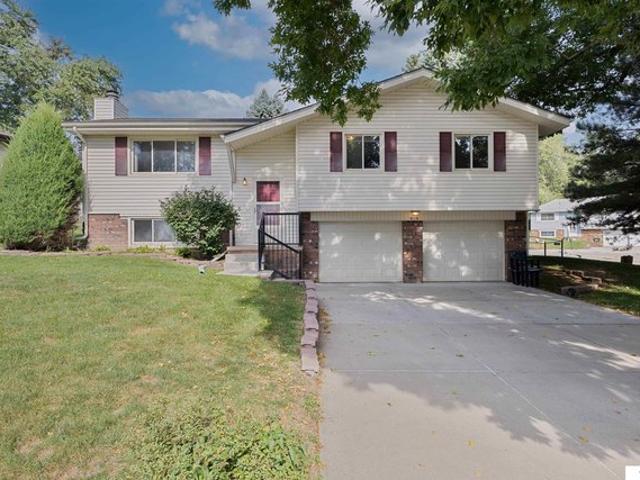 8718 Honey Locust Dr, La Vista, NE 68128