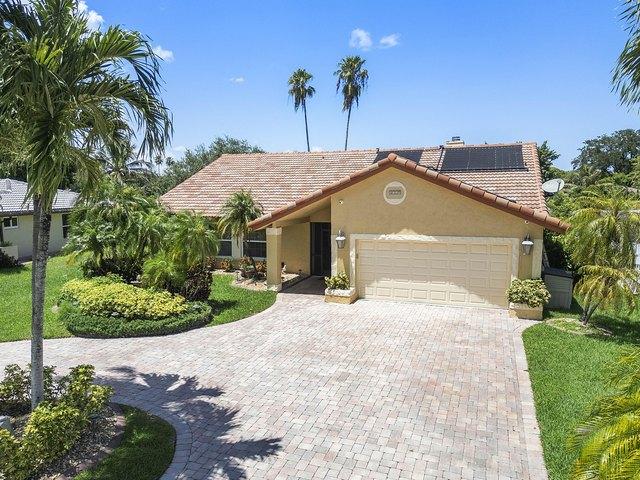 8719 NW 1st St, Coral Springs, FL 33071
