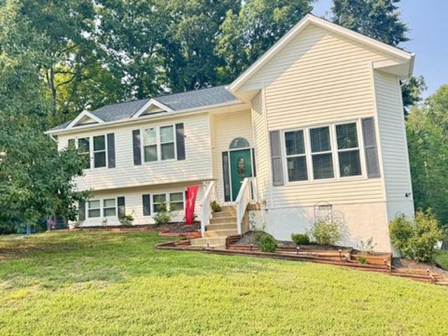 8719 Jenny Ln, Fredericksburg, VA 22407
