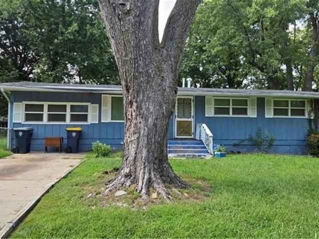 8710 E 92nd St, Kansas City, MO 64138