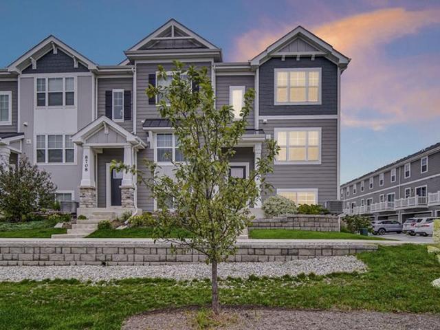 8710 Larkspur Ln, Saint John, IN 46373