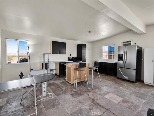 8710 Palms