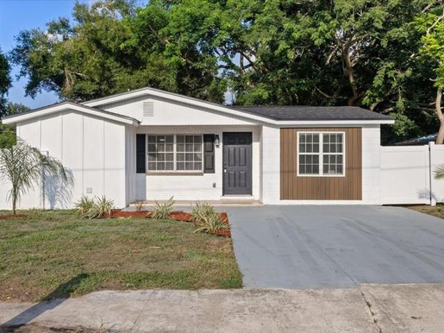 8711 N River Forest Cir, Tampa, FL 33604