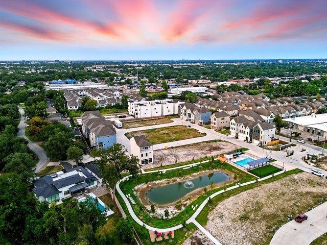 8711 Padua Ln, Houston, TX 77055