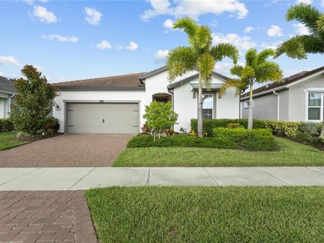 8712 Bay Meadow Dr, Sarasota, FL 34238