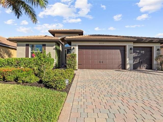 8712 Westwood Oaks Pl, Fort Myers, FL 33908