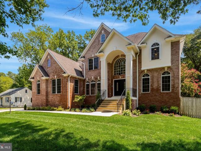 8713 Oak Leaf Drive