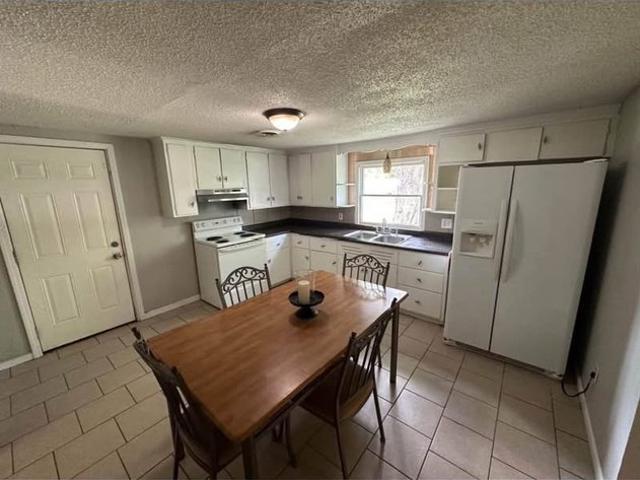 8713 E 77th Ter, Kansas City, MO 64138