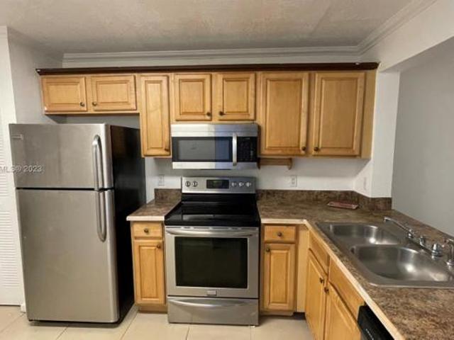 871 207th Ter NE #4 104, Miami, FL 33179