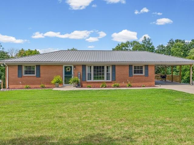 871 Center Point Rd, Dover, TN 37058