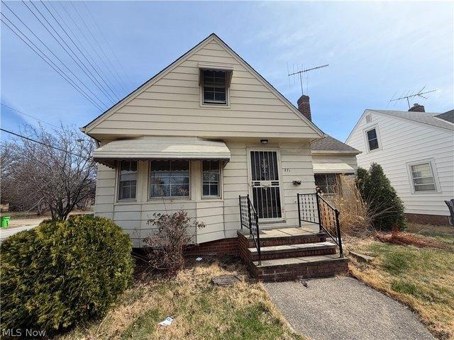 871 E 232nd St, Euclid, OH 44123
