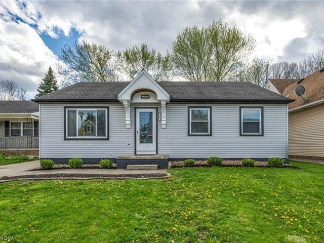 871 Marcie Dr, Cleveland, OH 44109
