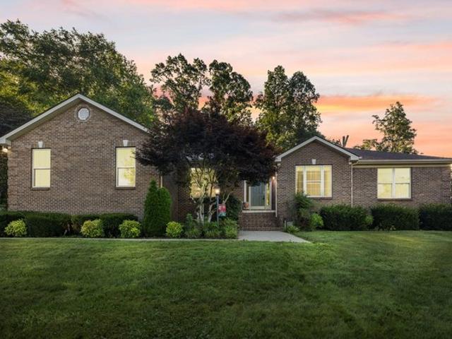 871 Woods Edge Dr, Somerset, KY 42503
