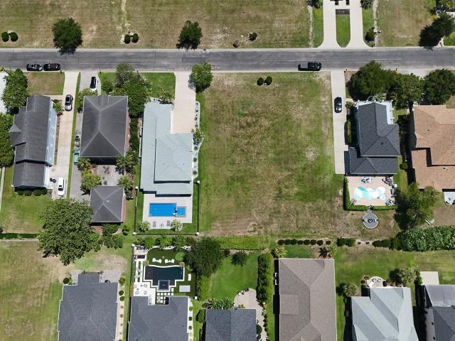 871 Waterton Ave