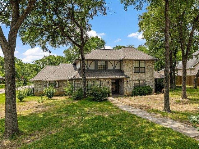 8724 Racquet Club Dr, Fort Worth, TX 76120