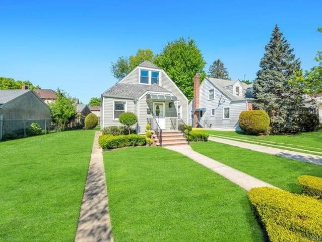 8726 th St, Bellerose, NY 11426