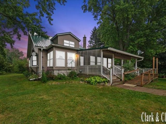 8727 N Amble Rd, Howard City, MI 49329