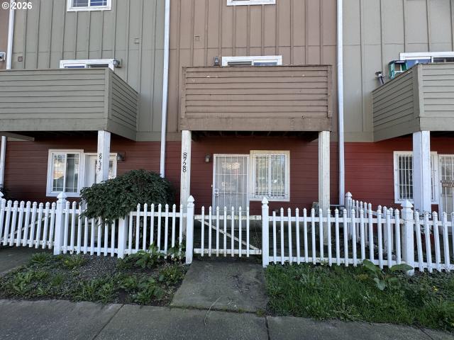 8728 se division st